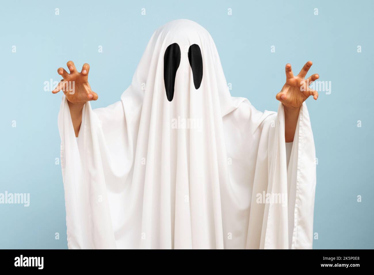 Ghost frightening child hi-res stock photography and images - Alamy