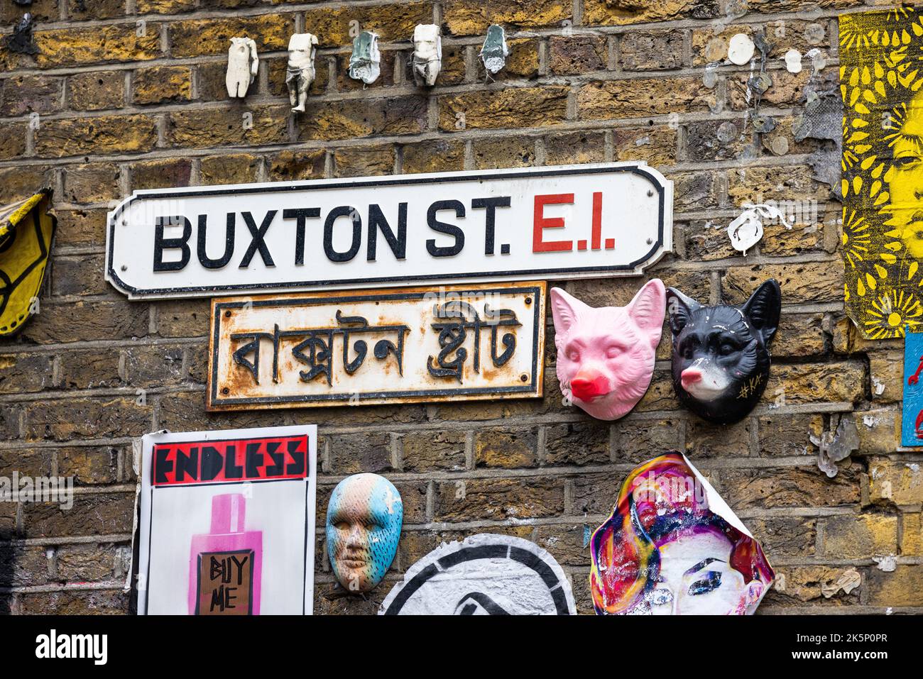 Signs for Buxton Street in English and Bengali at its junction with ...