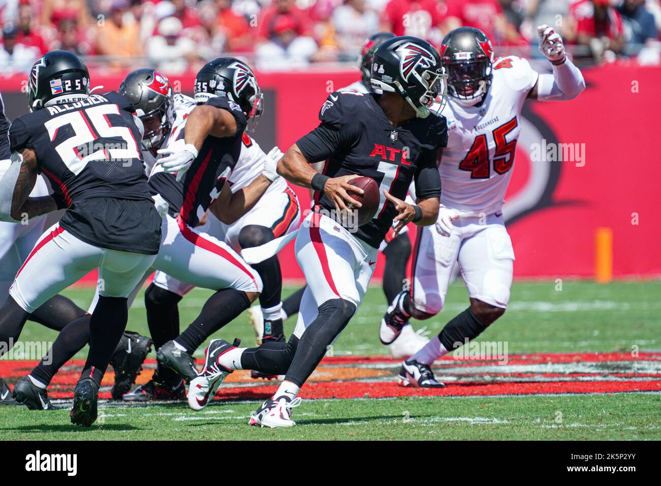 Marcus mariota (atlanta falcons) hi-res stock photography and images ...