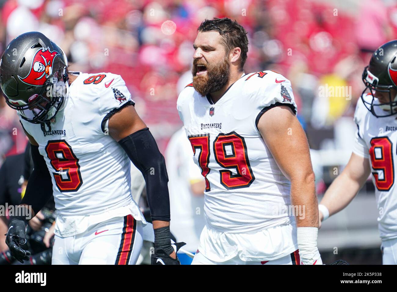 Tampa bay buccaneers defensive hi-res stock photography and images - Alamy