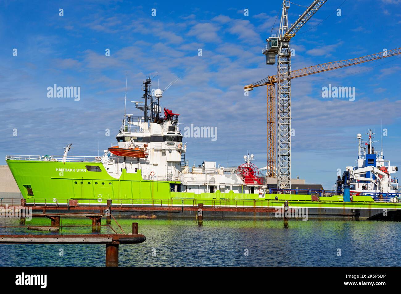 Oil rig supply hi-res stock photography and images - Alamy
