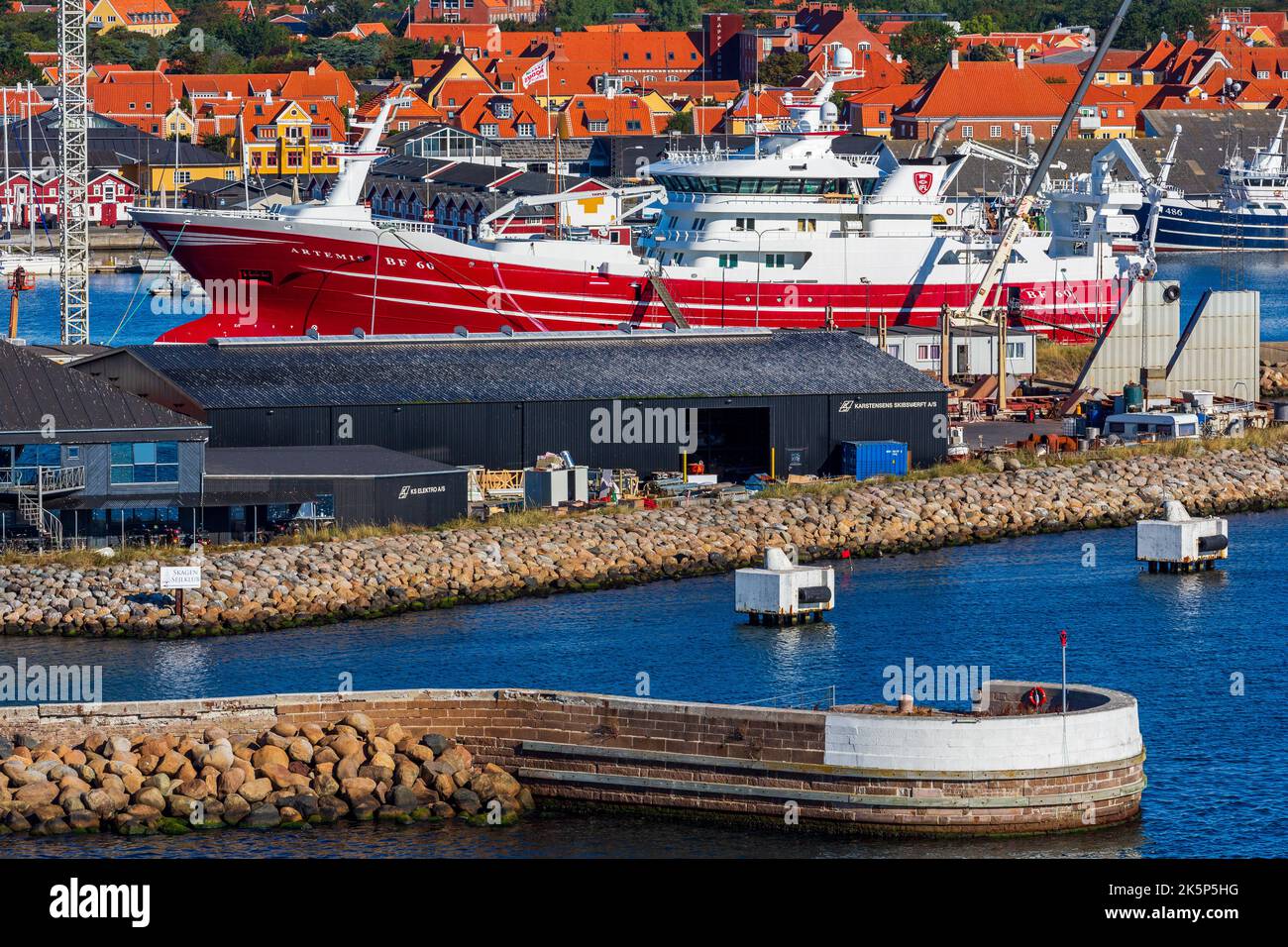 Shipping trawler hi-res stock photography and images - Alamy