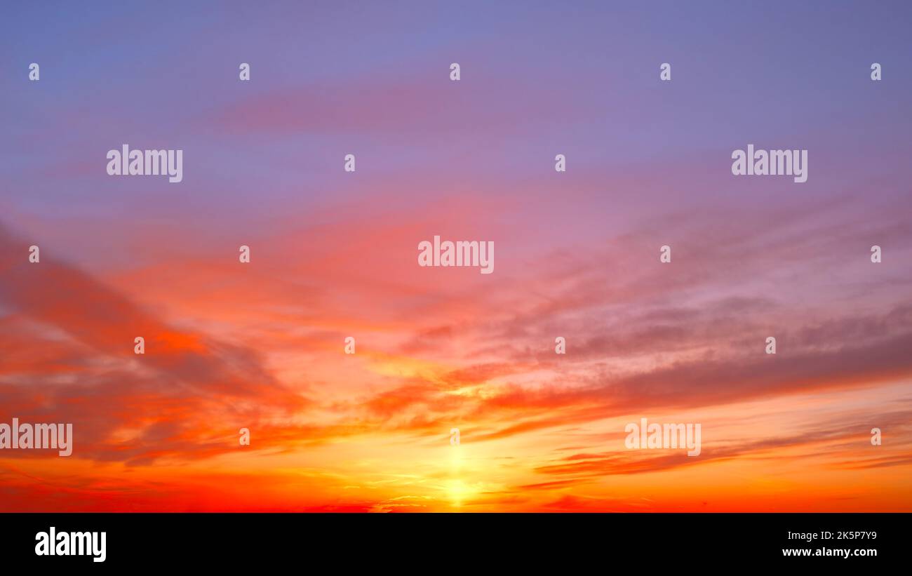 Beautiful red sky hi-res stock photography and images - Alamy