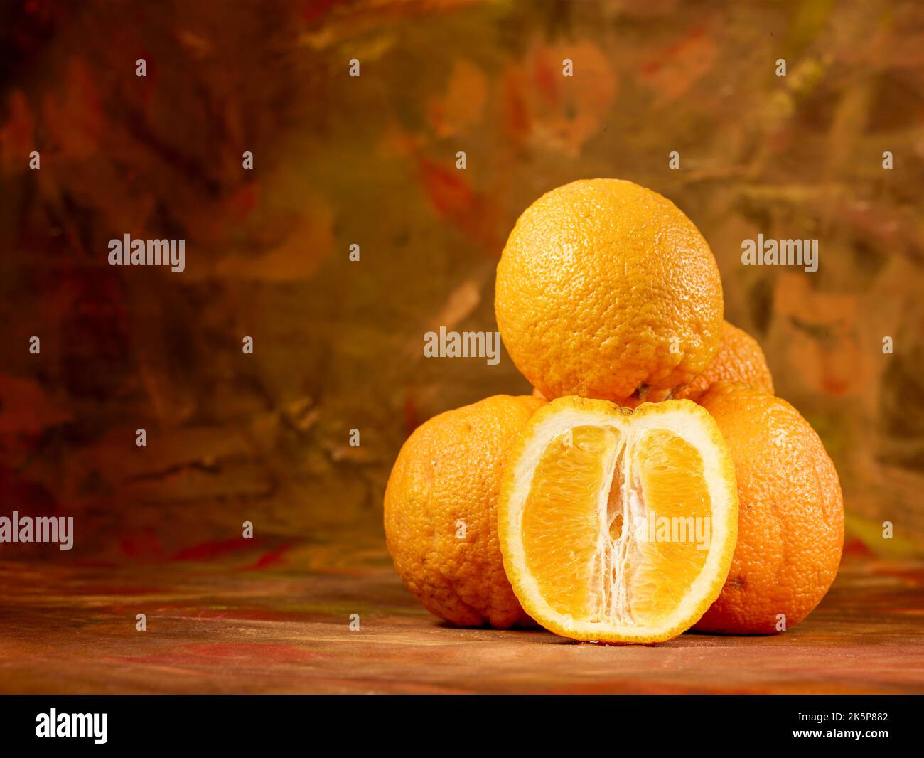 Close up food still-life of sweet oranges Stock Photo - Alamy