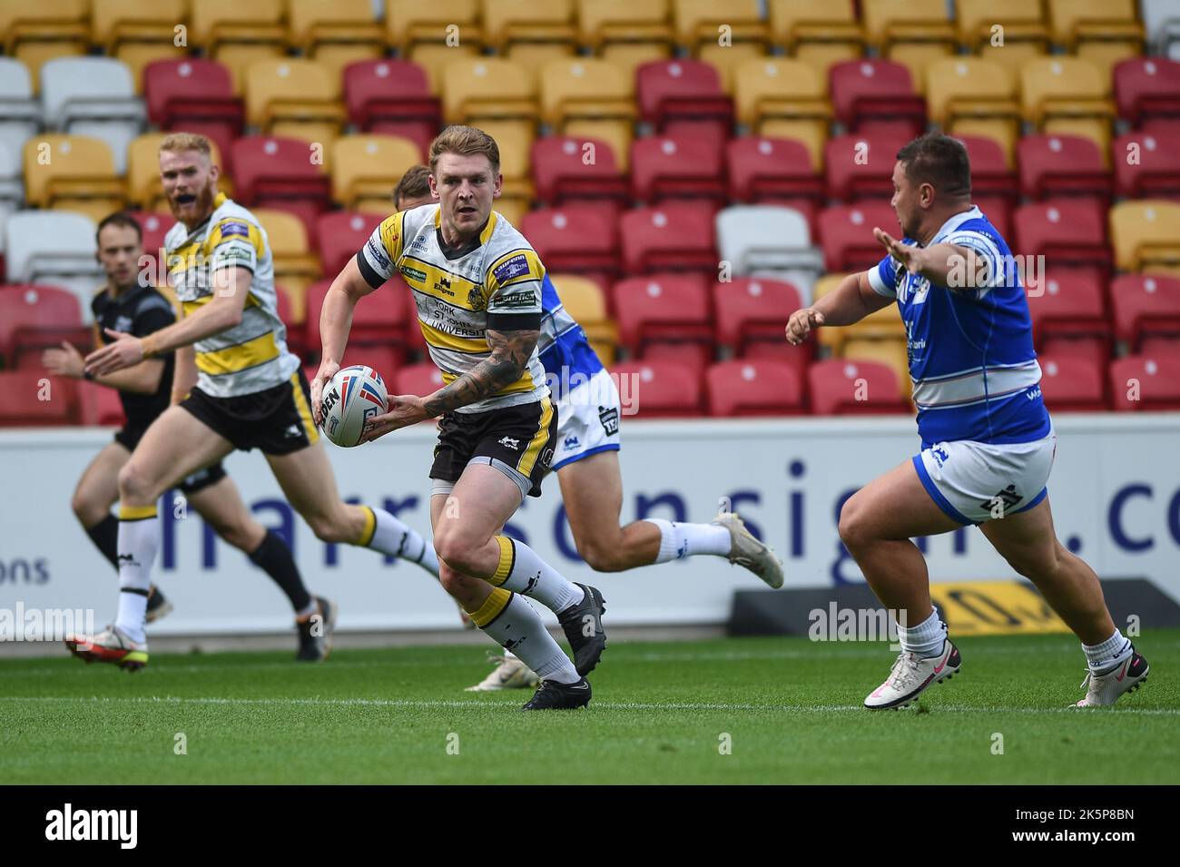 York, England -11th September 2022 - Liam Harris of York Knights makes ...