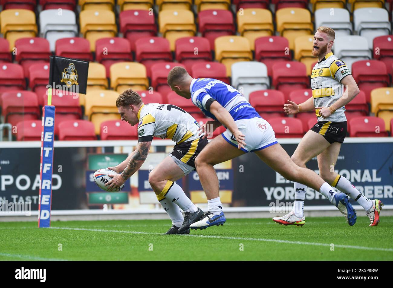 York, England -11th September 2022 - Liam Harris of York Knights scores ...