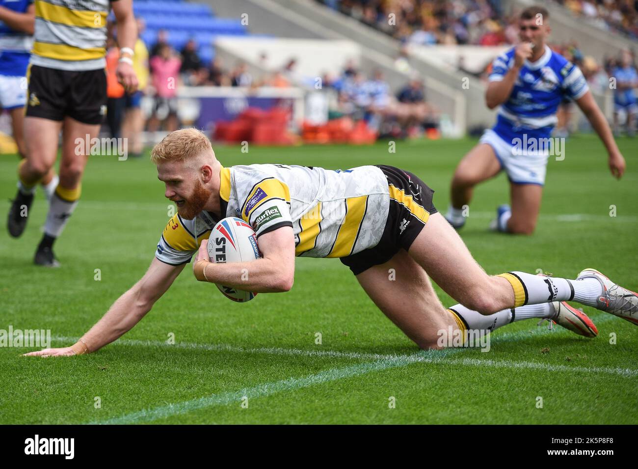 York, England -11th September 2022 - Joe Brown of York Knights skips ...