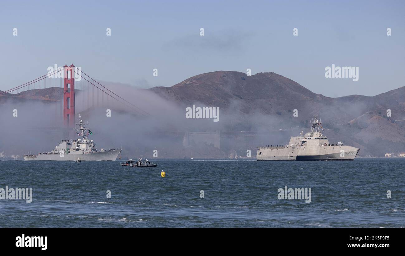 221006-M-VR919-1063 (October 7, 2022) Independence-class littoral ...