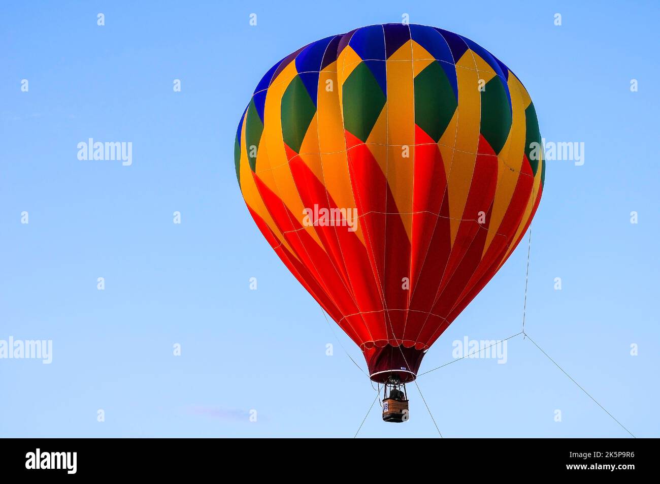 Vector of air balloon hi-res stock photography and images - Alamy