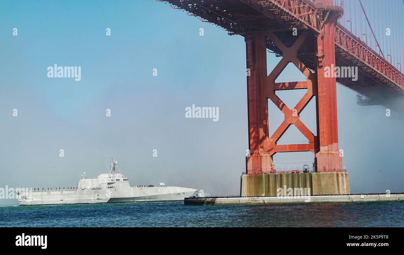 221007-N-VX158-1058 SAN FRANCISCO (Oct. 7, 2022) Independence-class ...