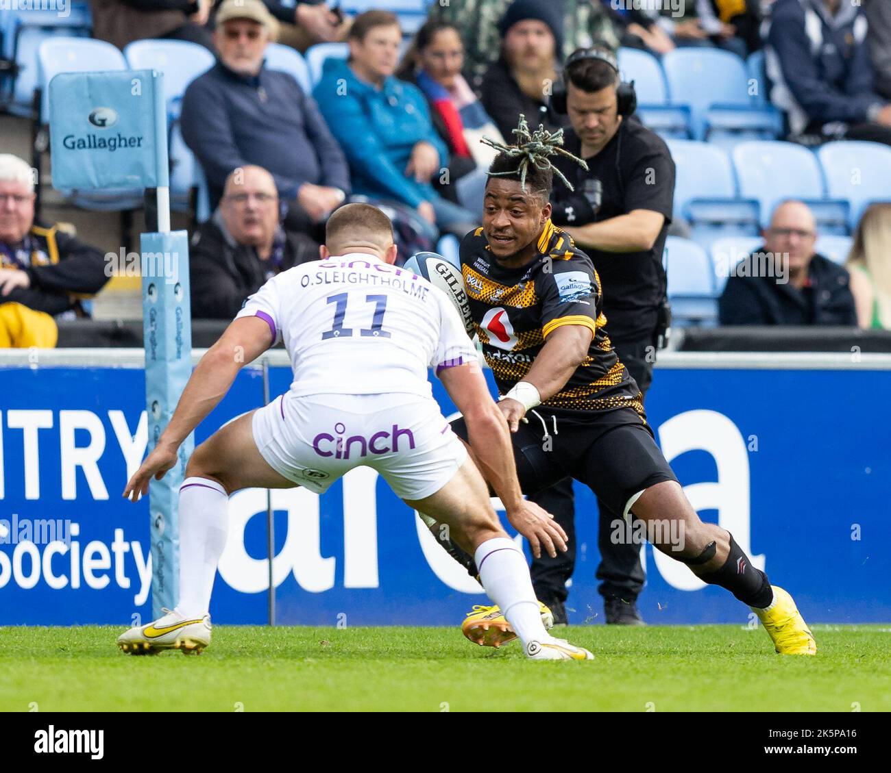Coventry, UK. 09th Oct, 2022. Paolo Odogwu of Wasps Rugby is confronted ...