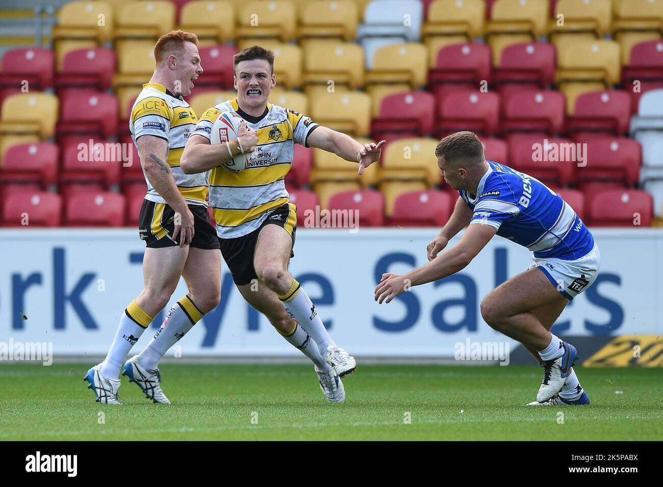 York, England -11th September 2022 - AJ Towse of York Knights makes ...