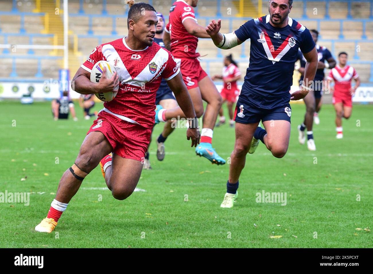 Halifax, England -8th October 2022 - Taniela Otukolo of Tonga scores a ...