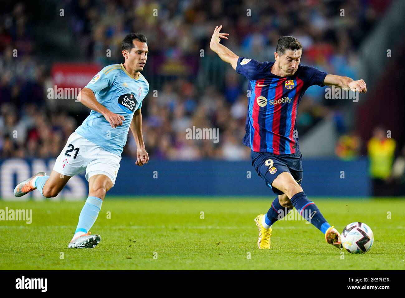 Robert Lewandowski of FC Barcelona and Augusto Solari of RC Celta ...