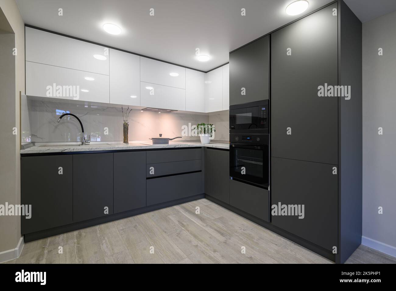 Modern simple trendy dark grey and white kitchen Stock Photo - Alamy