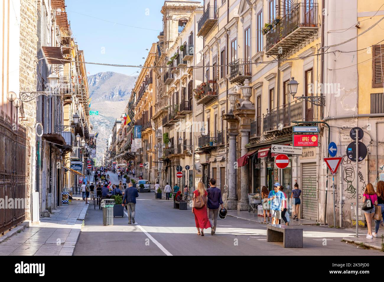 Palermo, Sicily, Italy - July 6, 2020: Typical Italian street and ...