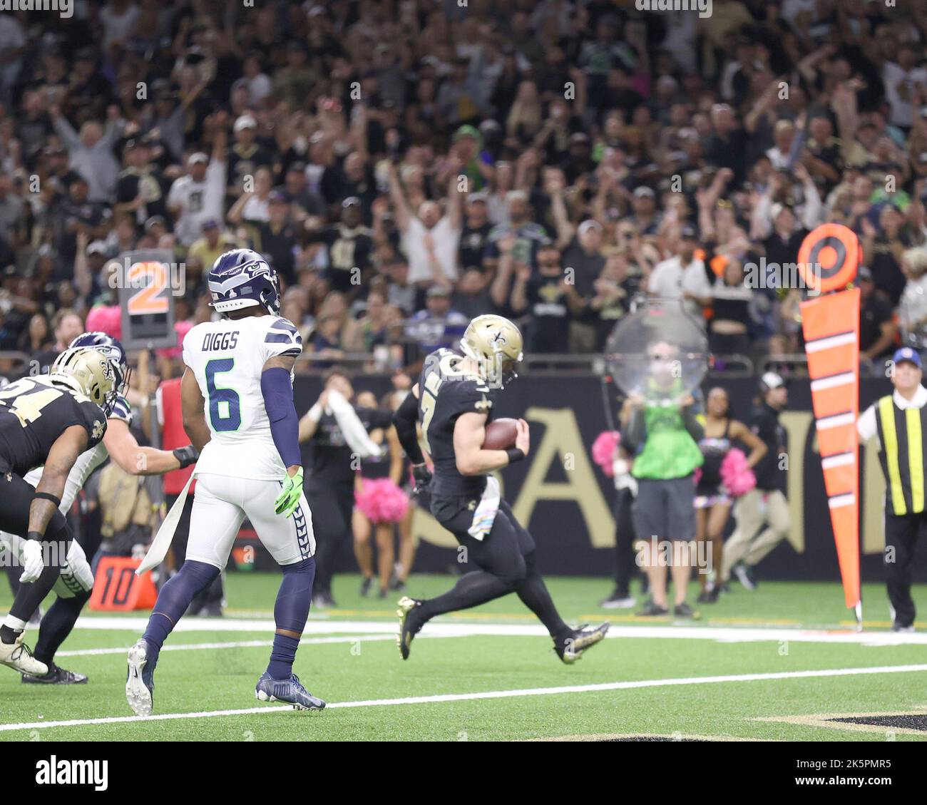 New Orleans Saints quarterback Taysom Hill (7) scores a touchdown in ...