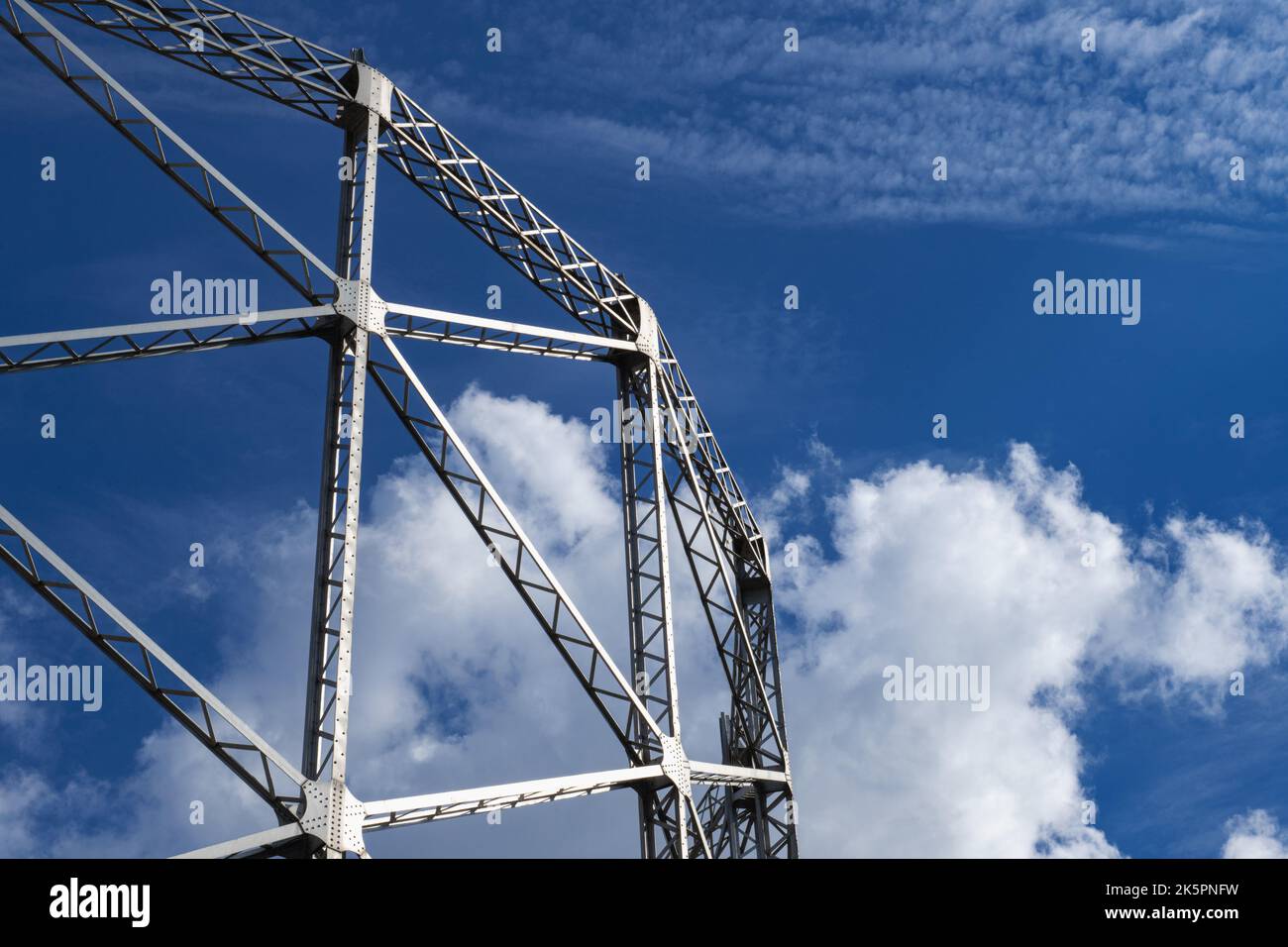 Steel skeleton structure hi-res stock photography and images - Alamy