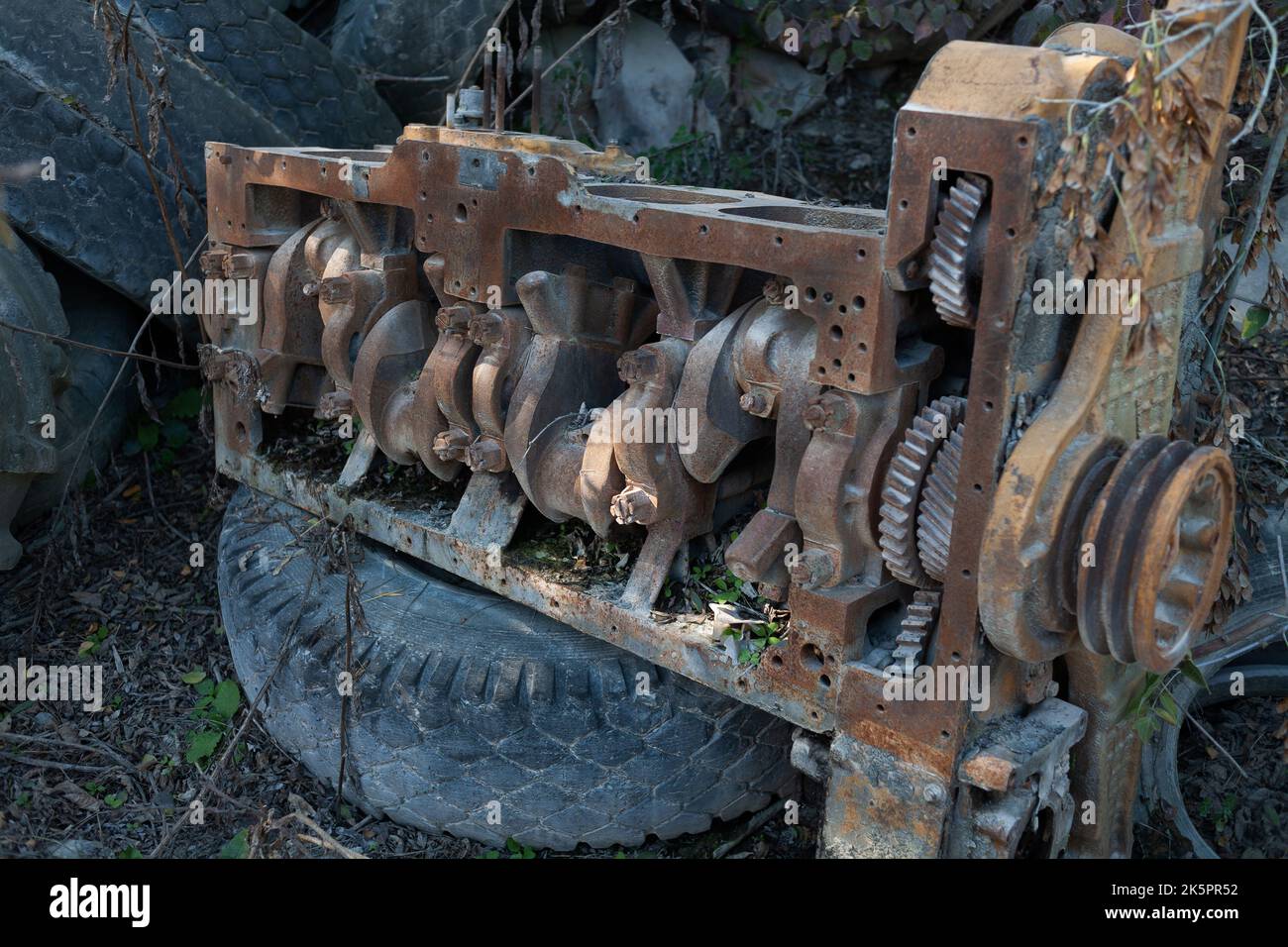 Broken abandoned rusty old vehicle. Retro damaged transportation Stock Photo - Alamy