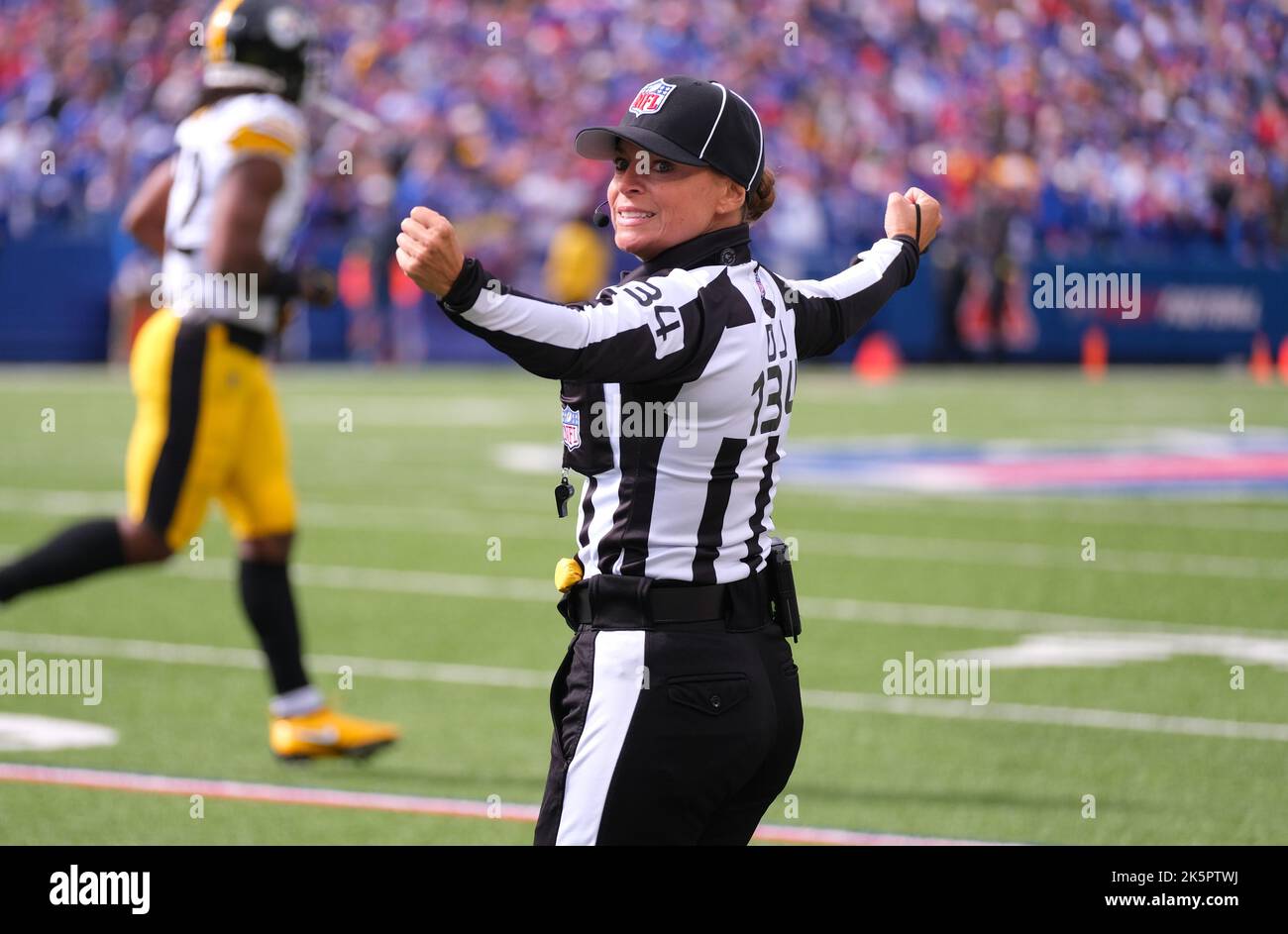 Orchard Park, New York. Highmark Stadium. 9th Oct, 2022. Down Judge ...