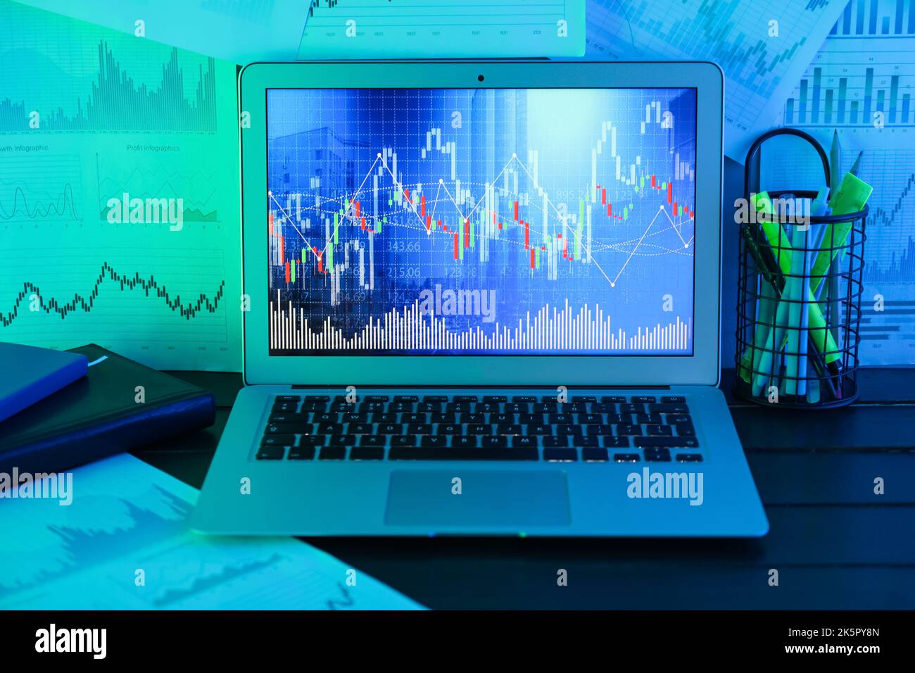 Exchange rate table hi-res stock photography and images - Alamy