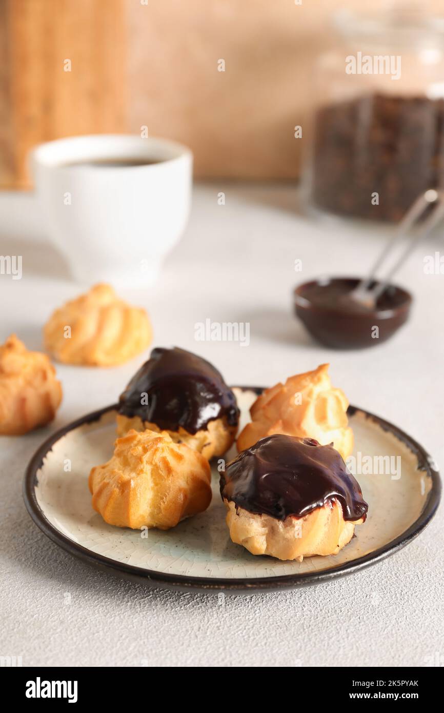 Mini homemade chocolate eclairs hi-res stock photography and images - Alamy