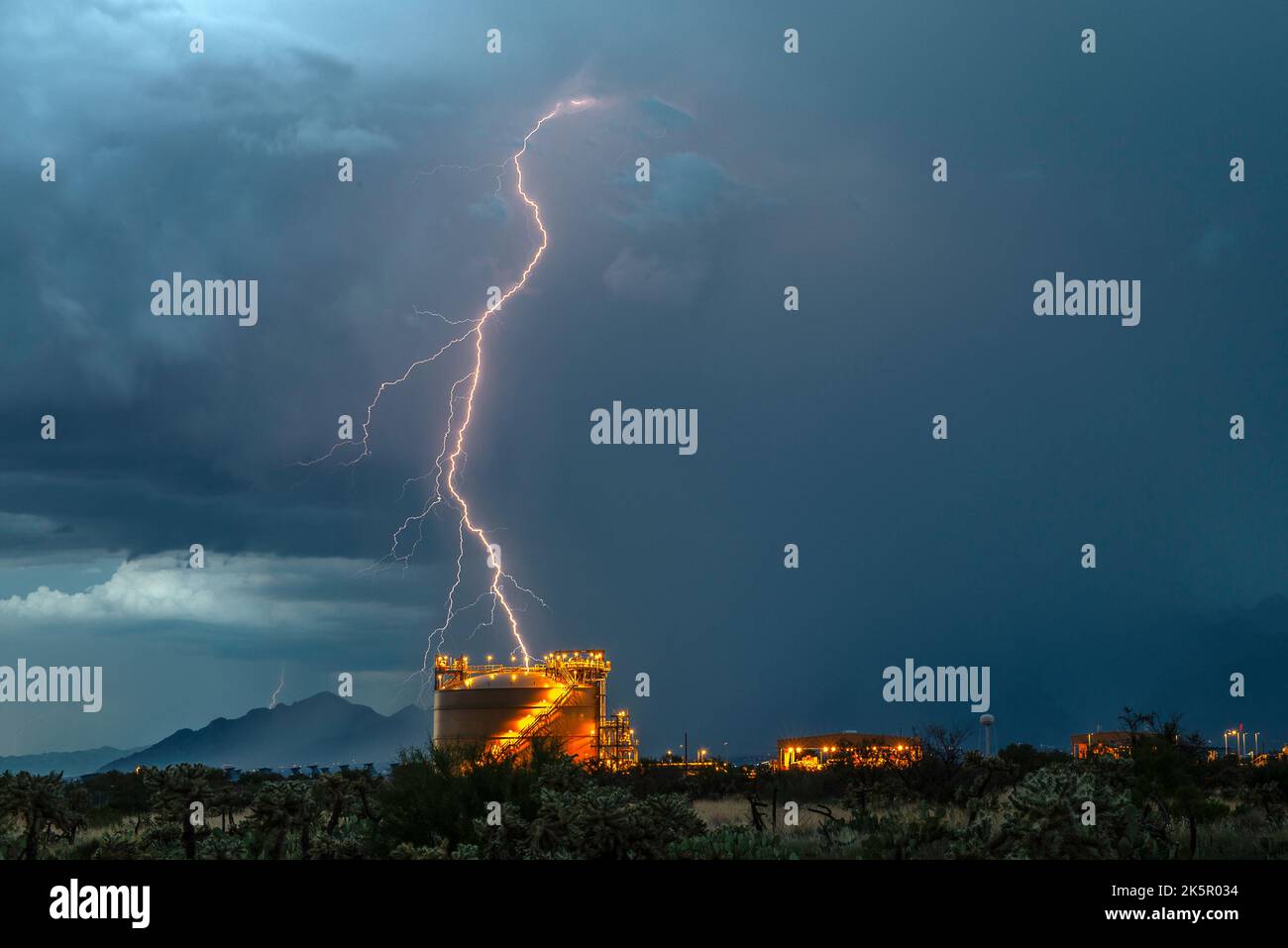 Monsoon lightning in Arizona Stock Photo - Alamy