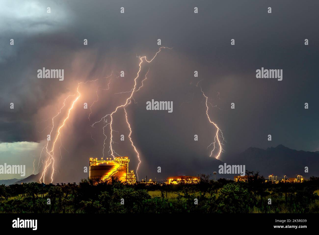 Monsoon lightning in Arizona Stock Photo - Alamy