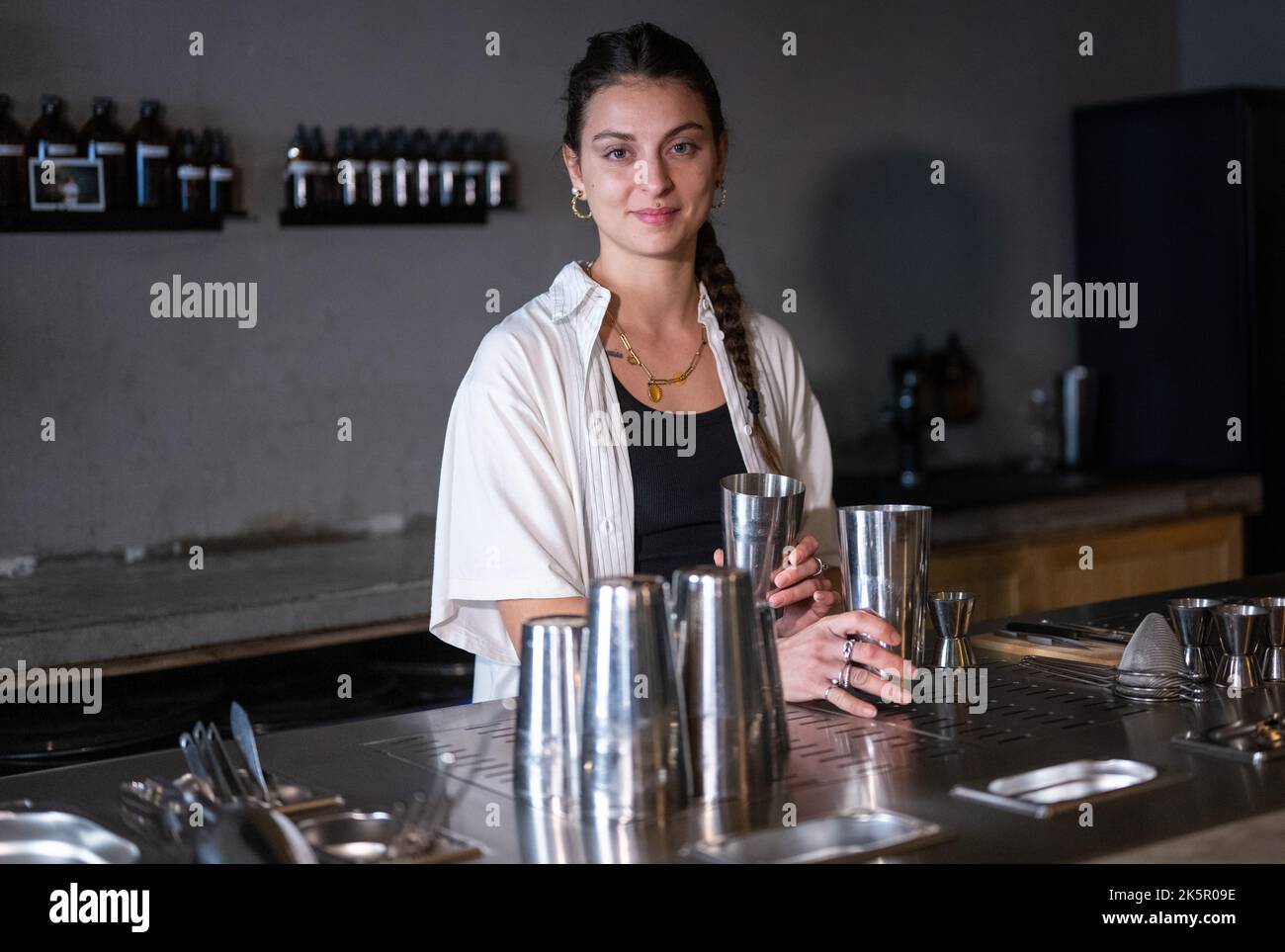 Berlin, Germany. 07th Oct, 2022. The bartender stands behind the ...