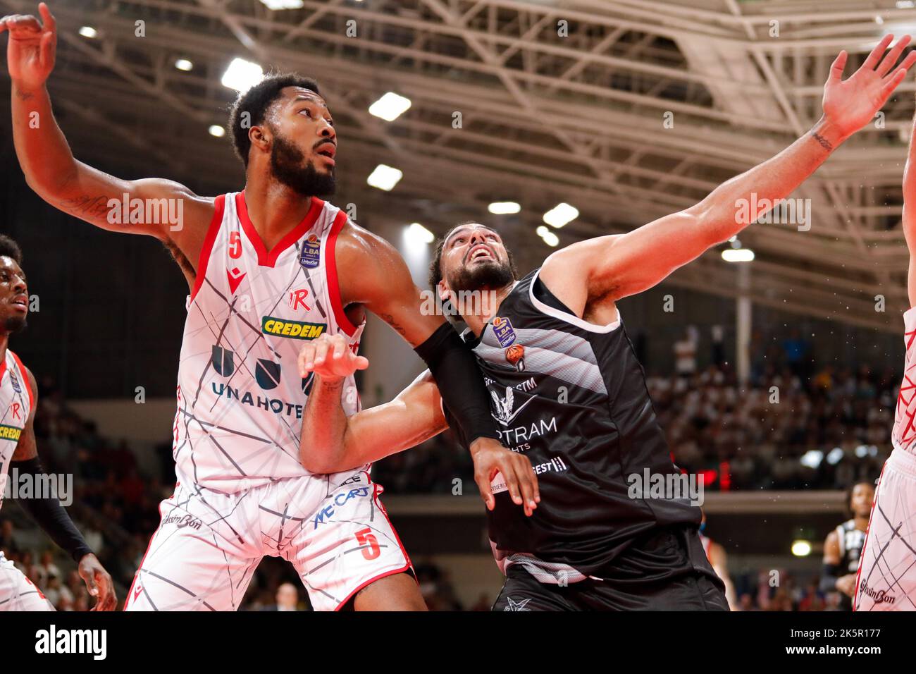 Mikael Levon Hopkins (Unahotels Pallacanestro Reggiana) vs Tyler Cain ...
