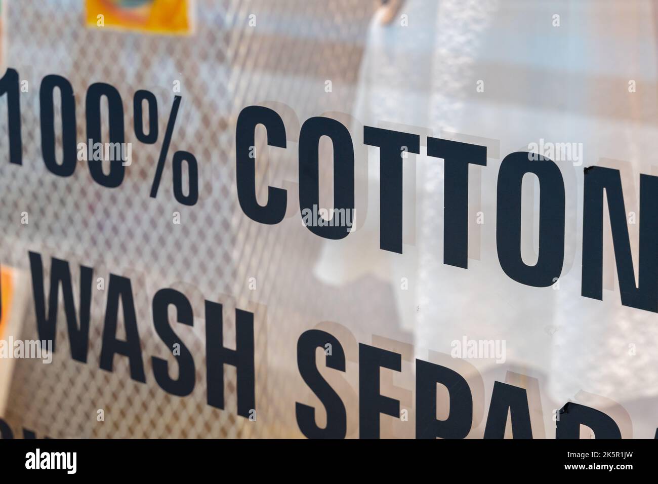 Closeup shot 100 sign hi-res stock photography and images - Alamy