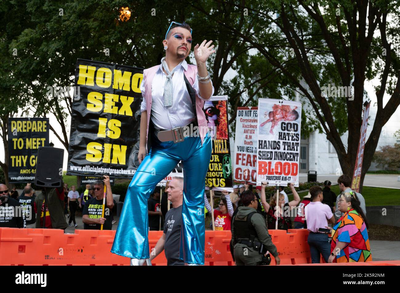 Atlanta, Georgia, USA. 9th Oct, 2022. Thousands from Atlanta's LGBTQ ...
