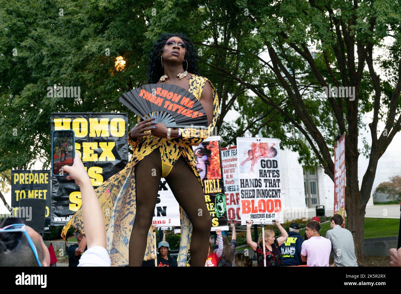 Atlanta, Georgia, USA. 9th Oct, 2022. Thousands from Atlanta's LGBTQ ...
