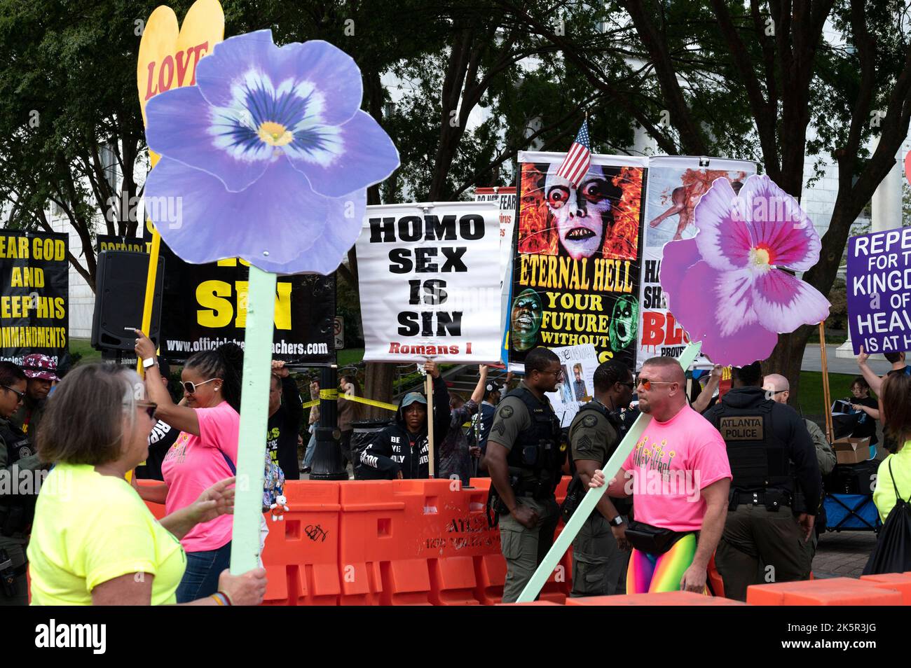 Atlanta, Georgia, USA. 9th Oct, 2022. Thousands from Atlanta's LGBTQ ...