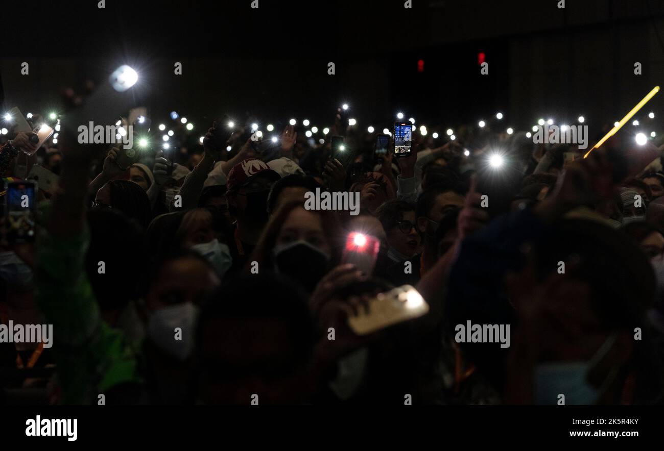 Fans attend artist Oscar Isaac spotlight during New York Comic Con at ...
