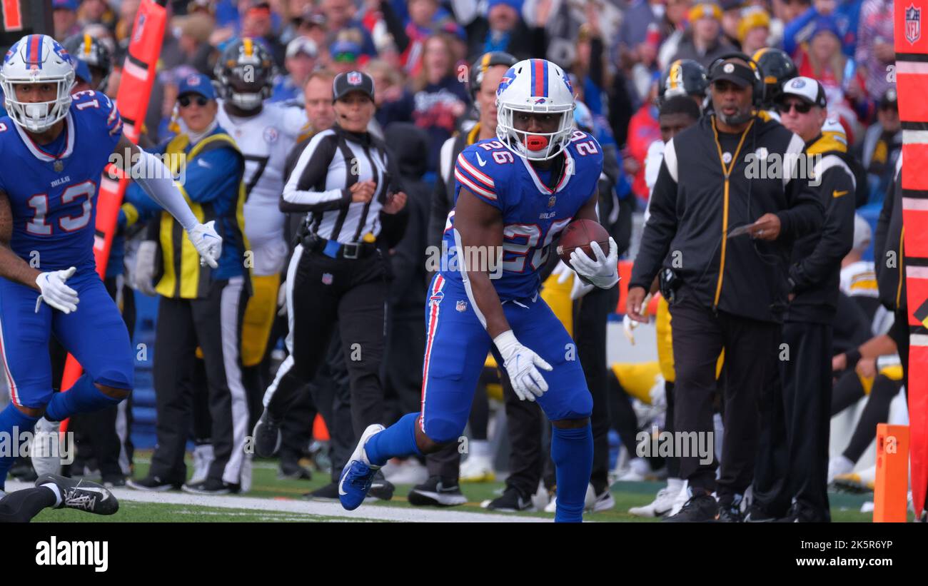 Orchard Park, New York. Highmark Stadium. 9th Oct, 2022. Devin ...