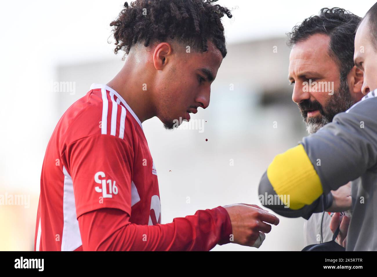 SL16's Mouad El Fanis gets injured, bleeding nose during a soccer match ...