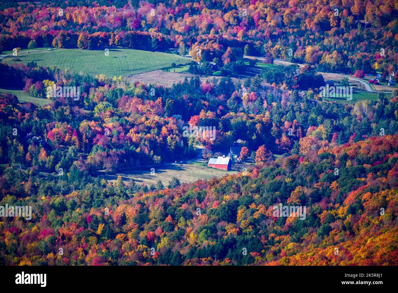 Vt red barn hi-res stock photography and images - Alamy
