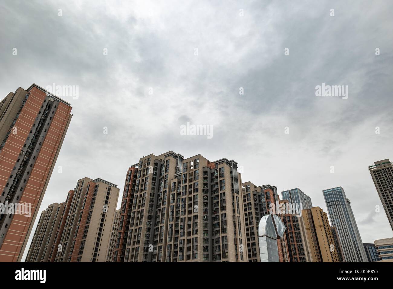 Overcast sky structure hi-res stock photography and images - Alamy