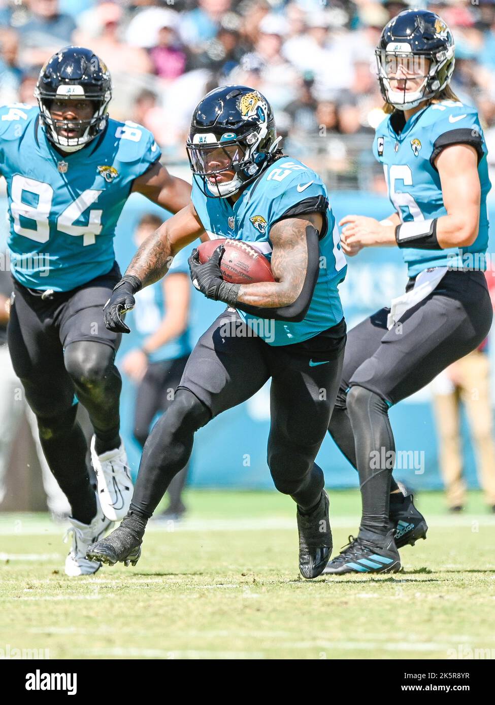 Jacksonville, FL, USA. 9th Oct, 2022. Jacksonville Jaguars running back ...