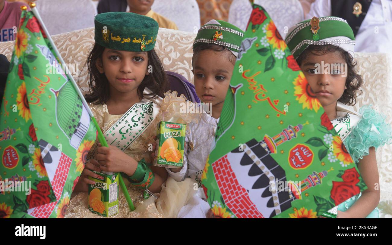 Lahore, Punjab, Pakistan. 9th Oct, 2022. Pakistani faithful devotees ...