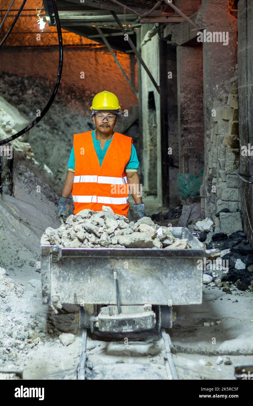 Ore extraction worker in Benguet, Philippines Stock Photo - Alamy