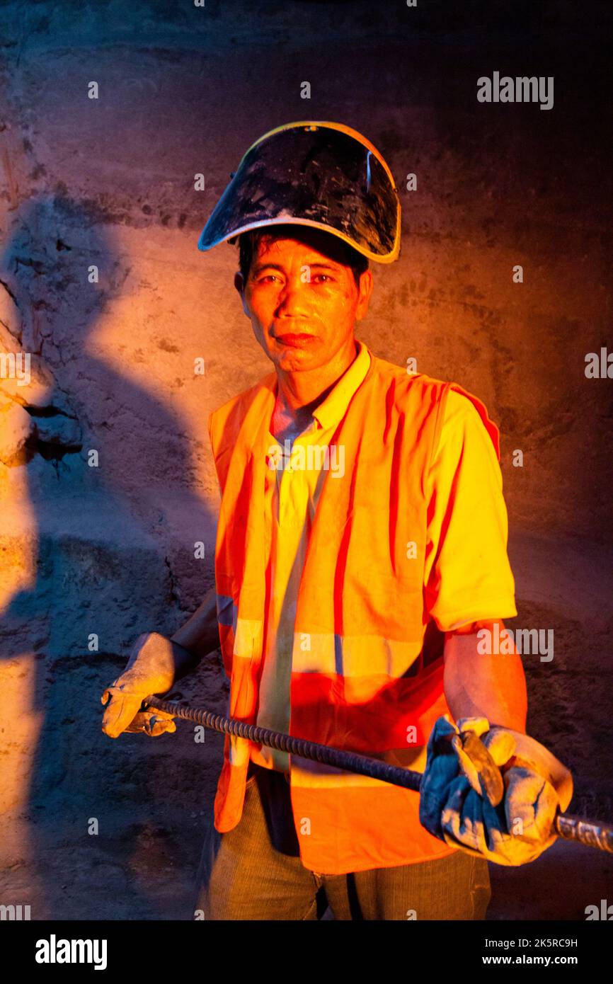 Furnace worker at a gold mining processing plant in Benguet ...