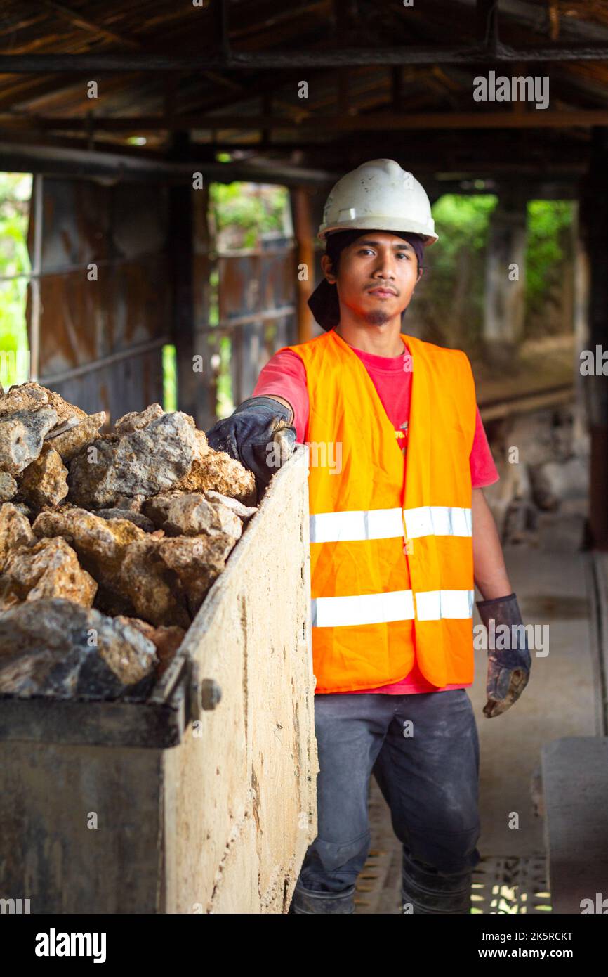Ore extraction worker in Benguet, Philippines Stock Photo - Alamy