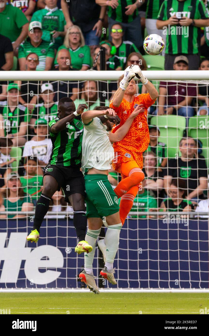AUSTIN, TX - OCTOBER 09: Colorado Rapids goalkeeper William Yarbrough ...
