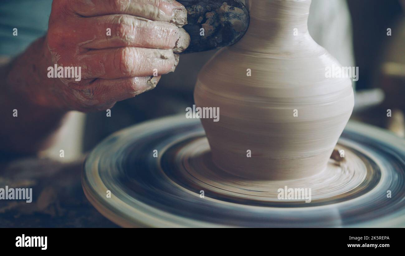 Ceramist hi-res stock photography and images - Alamy
