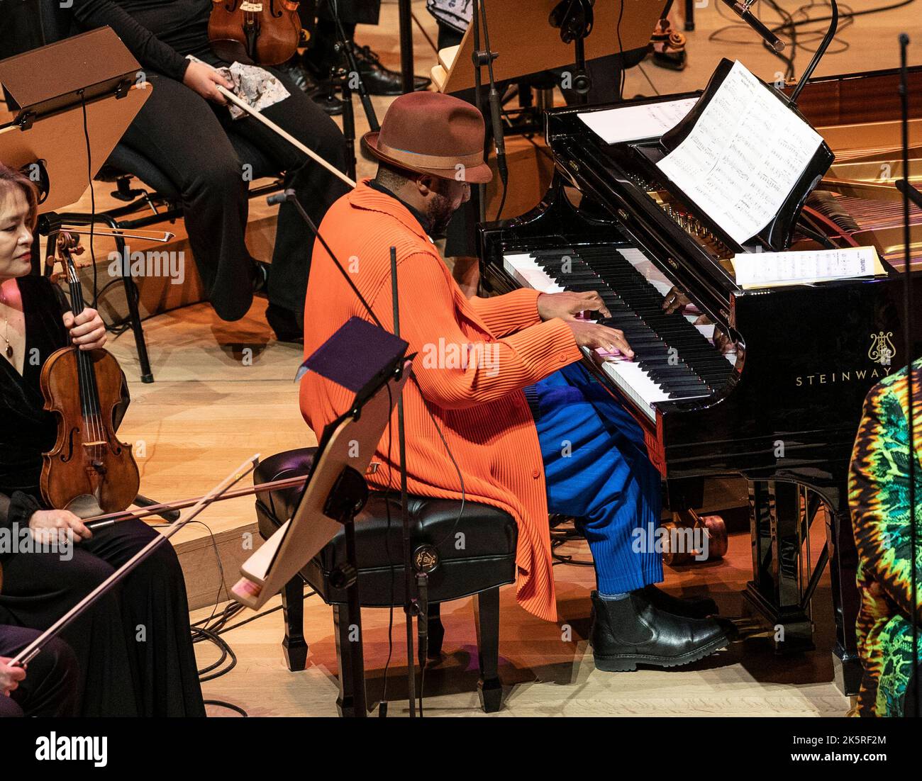 Sullivan Fortner on piano with New York Philharmonic and Etienne ...