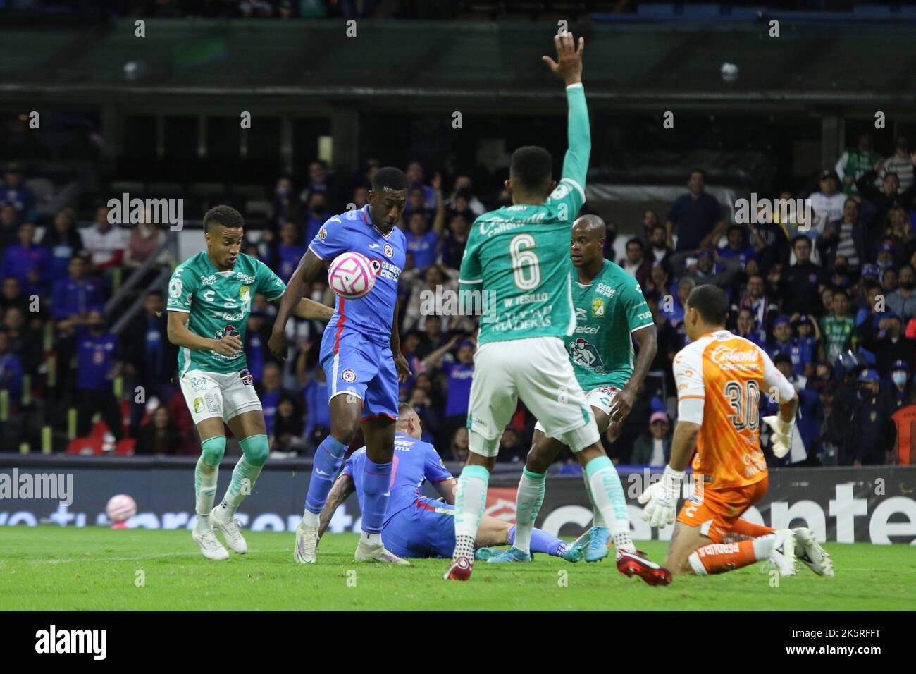 Cruz azul mexico soccer player hi-res stock photography and images - Alamy