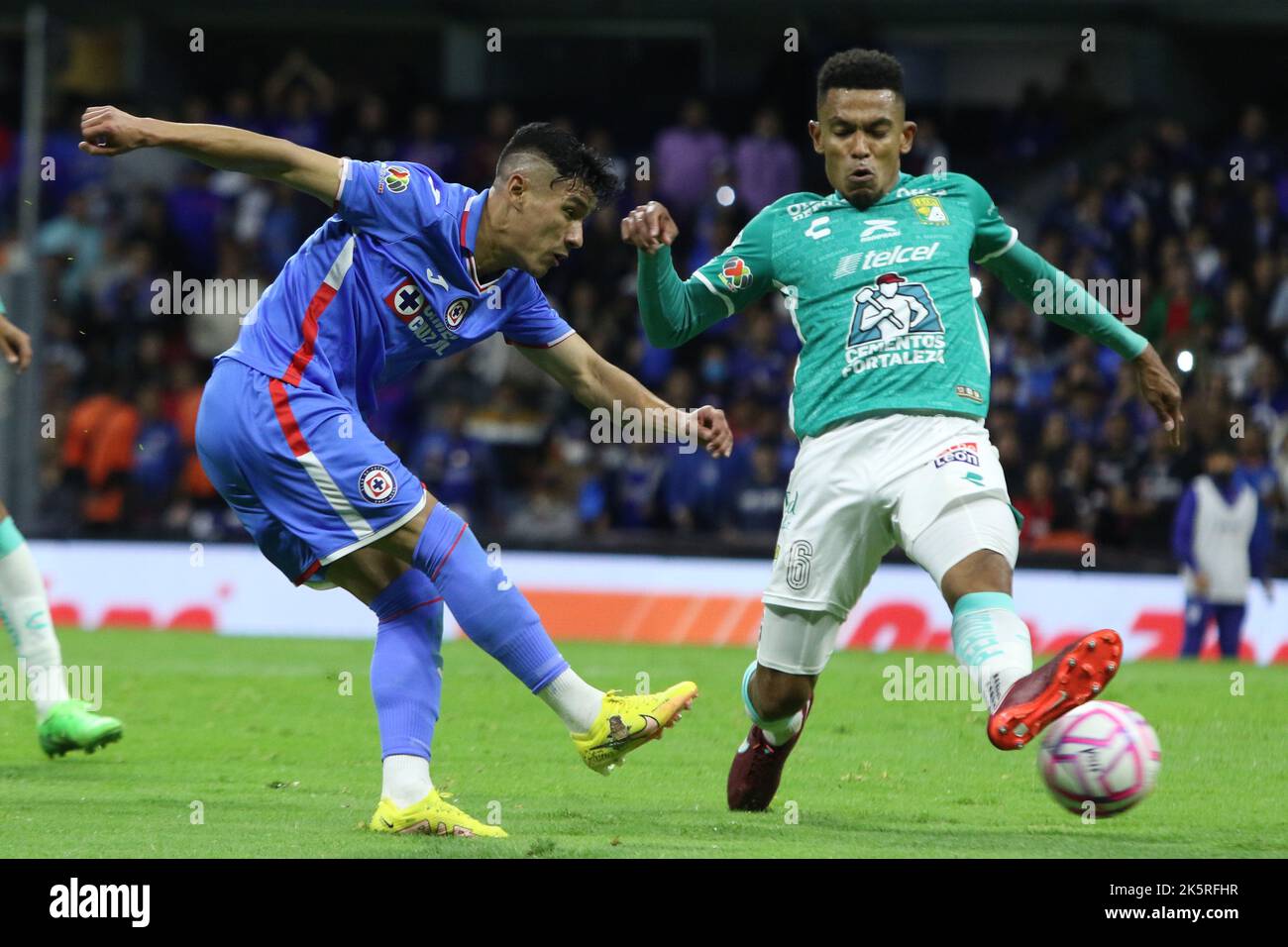 Cruz azul uriel antuna hi-res stock photography and images - Alamy