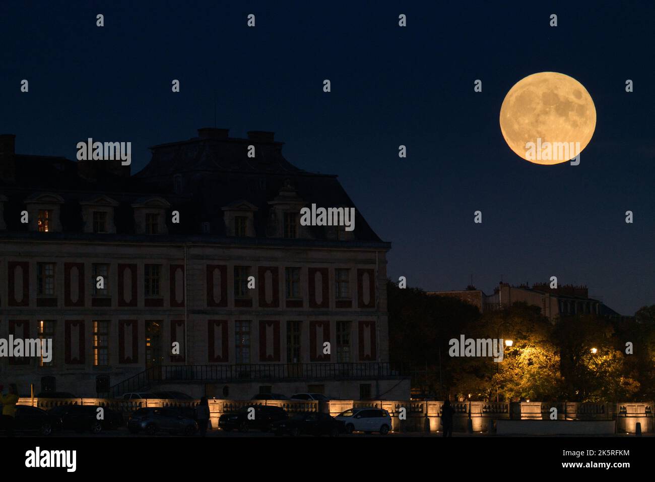 A full Hunter's moon rises over Chateau de Versailles, on October 9 ...
